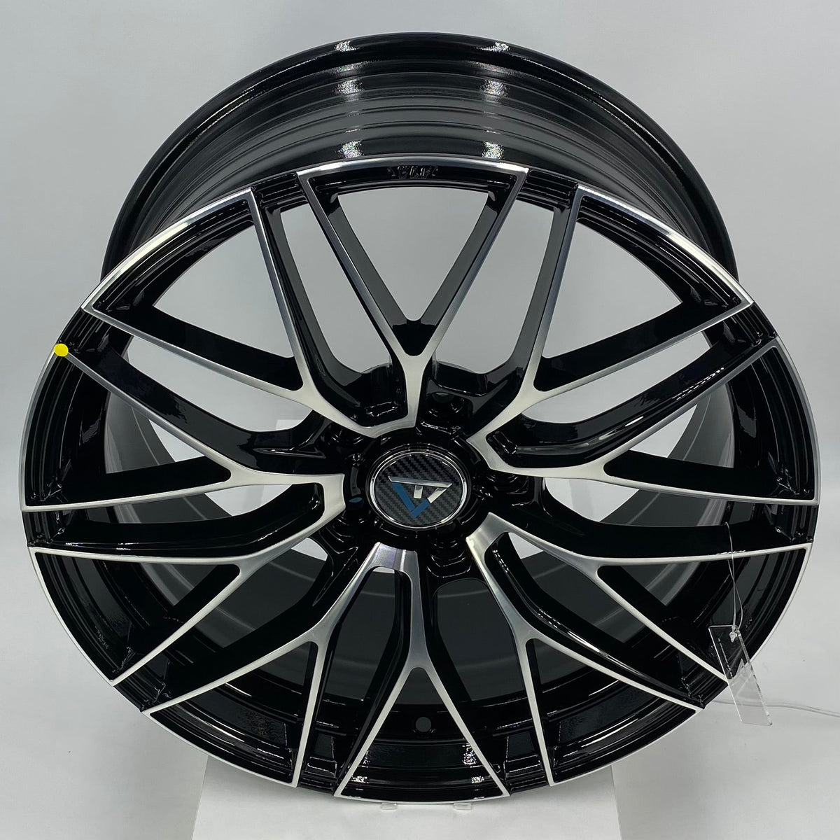 VLF WHEELS - VLF15 FlowForm Gloss Black Machined Face 18x8 – VLF Wheels